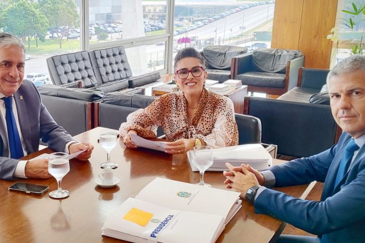 Prefeita Débora Prado se reúne com equipe do ministro Padilha para ...
